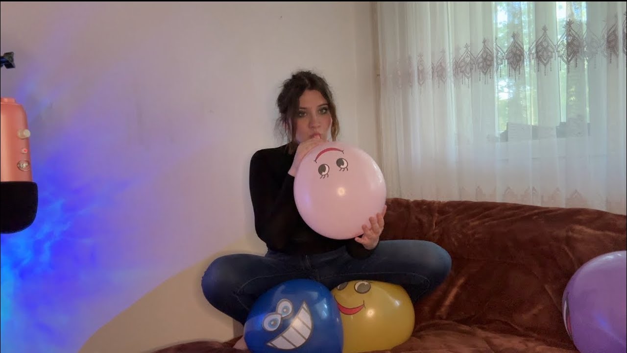 ASMR | Blowing Balloons While Sitting And Bursting Them 💖 - YouTube