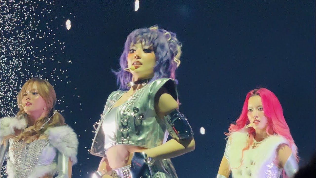 [4K][241014] XG - WOKE UP - The First Howl in Sugarland - Fancam - YouTube