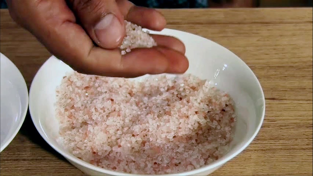 Mitos e verdades sobre o sal na gastronomia - YouTube