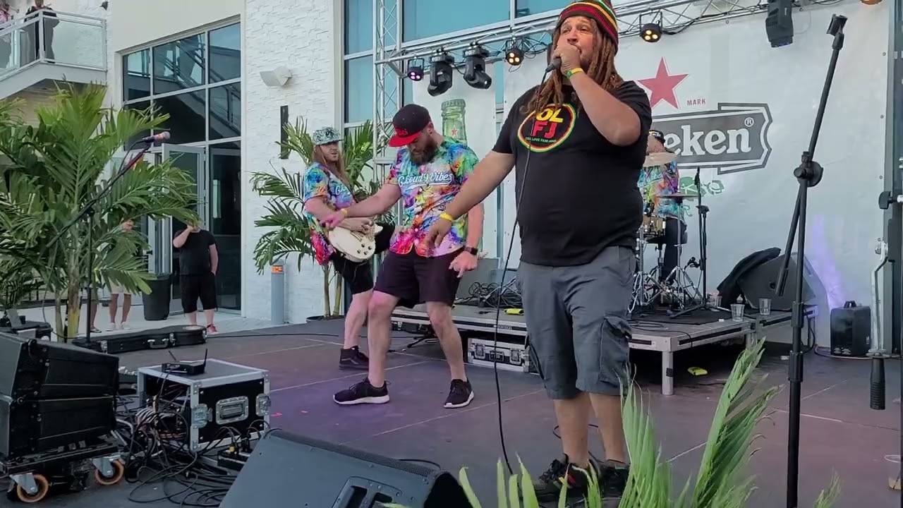 Cloud9 Vibes perform "Rearview" with Reggae Lou (live) at Reggae at the Rock 2022 - YouTube
