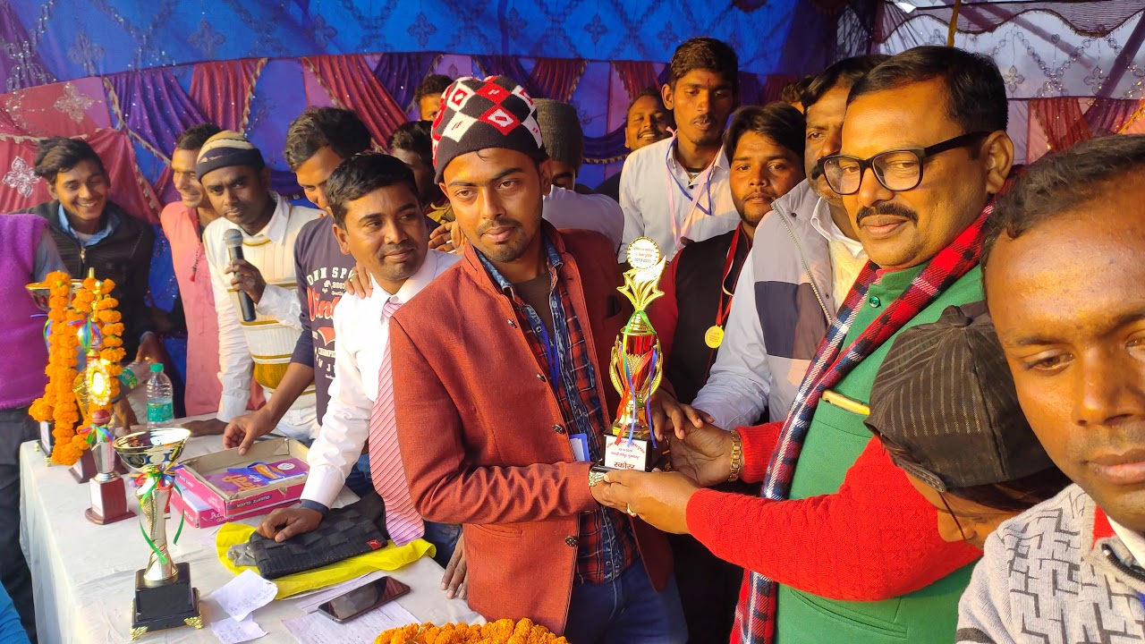 Arvind ray memorial final match me best commentator ka award lete huye ...