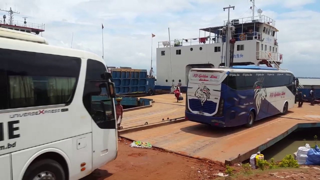 Loading & Unloading in Paturia Ferry Ghat. - YouTube