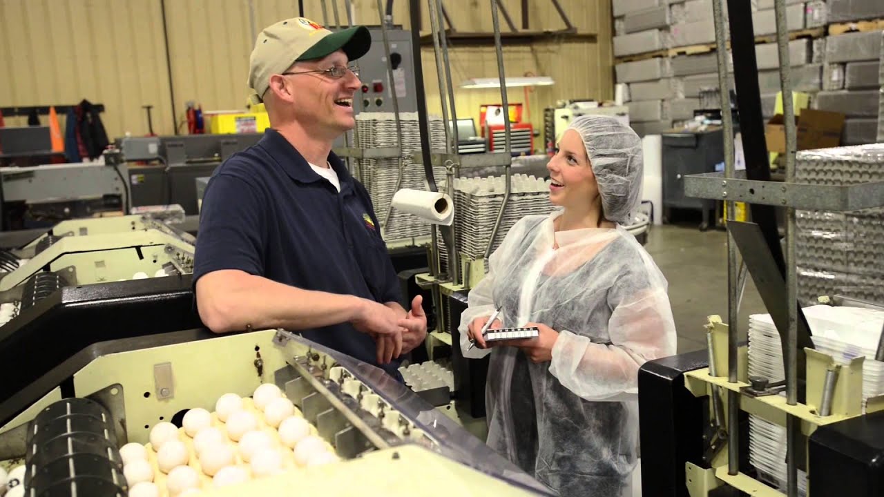 Iowa Girl Eats tours Iowa farms - YouTube