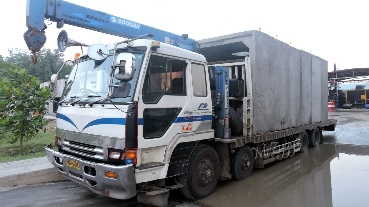 Fuso Self Loader Truck Komatsu PC228 Excavator Moving Box Culvert - YouTube
