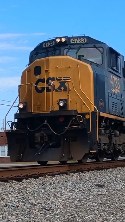 CSX 4733 hauling 70MPH Intermodal Thru Blackshear, Ga - YouTube