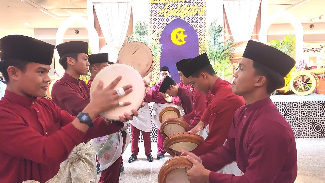 Kompang and Tradition Dance performance at Permaisuri Imperial City ...