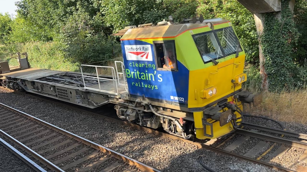 Windhoff CargoSprinter MPV | DR98922 + DR98972 | Network Rail - YouTube