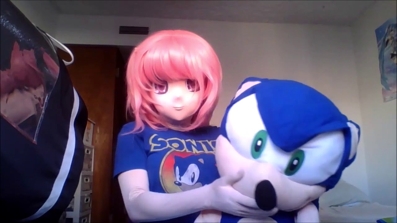 Amy Cuddling and Hugging Giant Sonic - YouTube