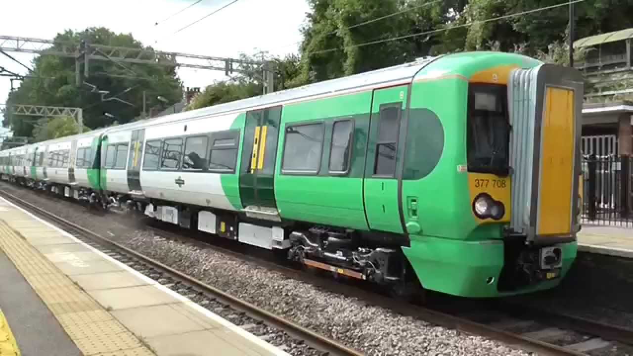 *RARE* class 377 stops on the down fast @ Tring. - YouTube