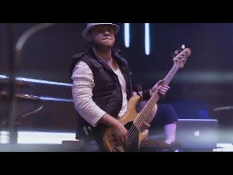 Bamboa - Me deixa [DVD Bamboa - Nesse time todo mundo joga] [Ao Vivo]