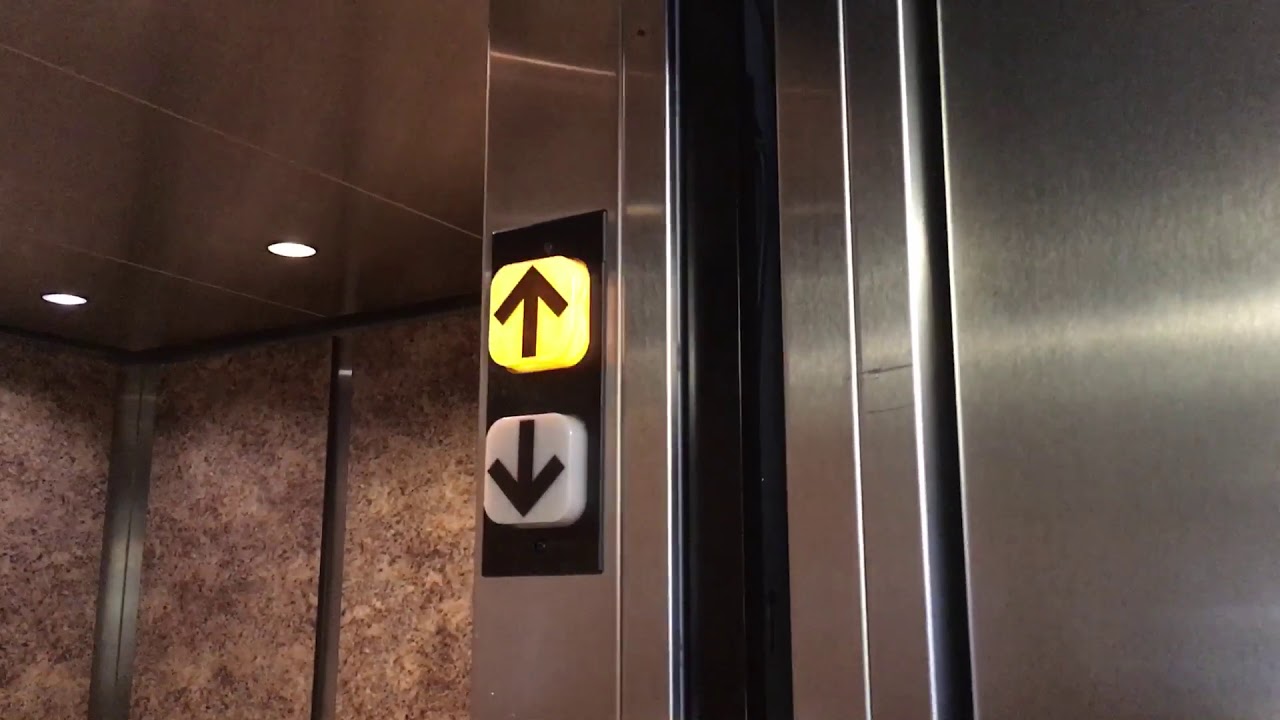 Elevator Holiday Inn Express & Suites - YouTube