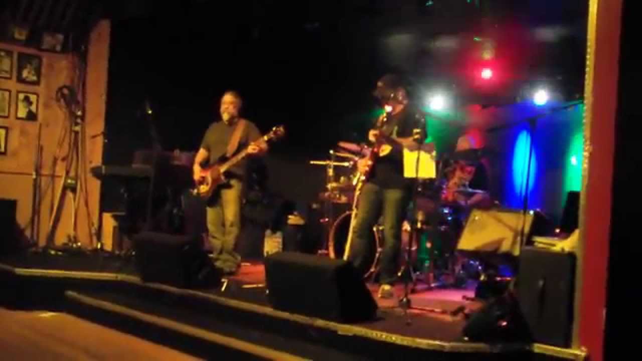 The Batrays Surf Band - Blue Venus The Blue Stingrays Cover - YouTube