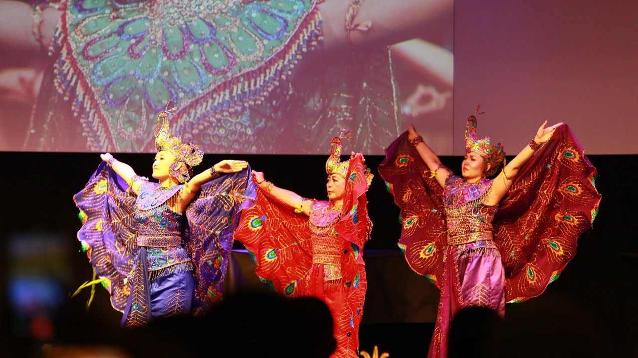 Colourful Indonesia Perki Swiss - Part 3 - Sambutan, Tari Merak Jawa ...