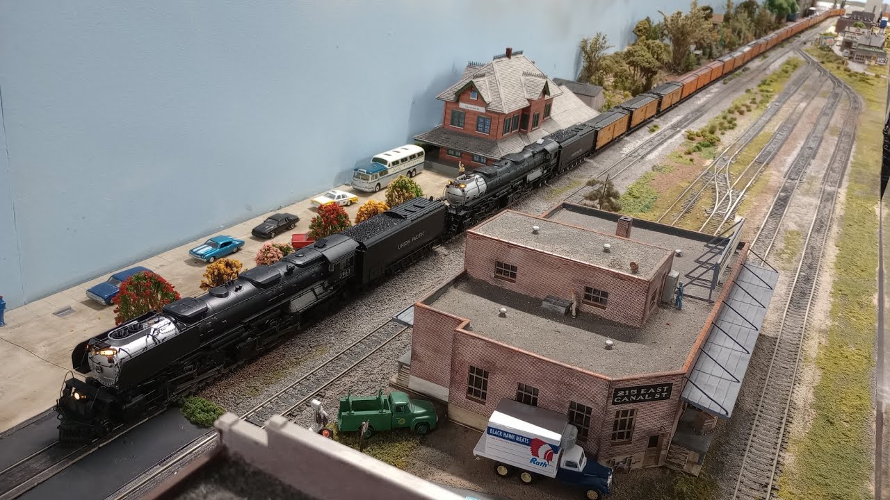 HO Union Pacific Challengers and Big Boy at Shoals Model Railroad ...