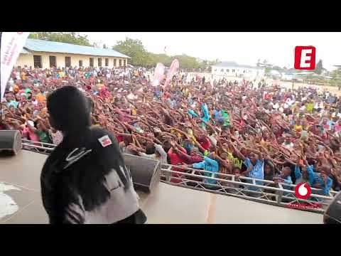 SHUHUDIA PK MR KONK ALIVYOMCHANA DULLA MAKABILA LIVE KWENYE FUNGA MTAA /KING WA SINGEL /FULL SHANGWE