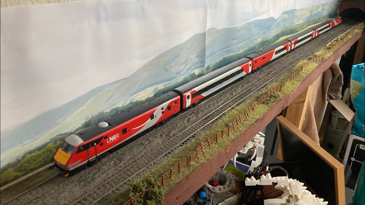 Hornby LNER Class 91 with Mk4 coaches - YouTube