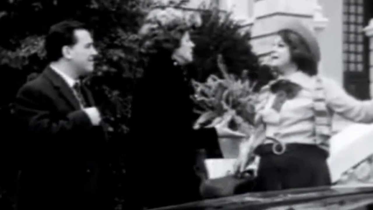 Μια Τρελή Σαραντάρα - YouTube