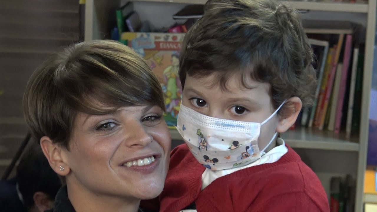 Alessandra Amoroso al Bambino Gesù per cantare le piccole vite ...