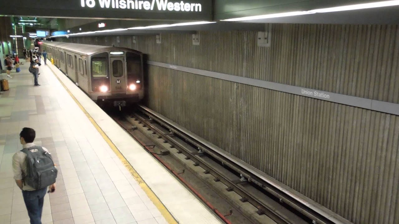 Los Angeles Metro Purple Lines train arrival Union Station - YouTube