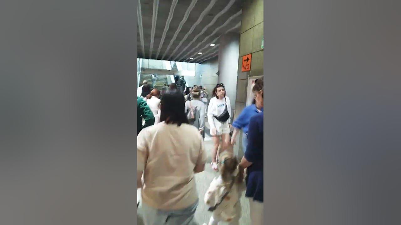Метро пусте в суботу #metropoli - YouTube