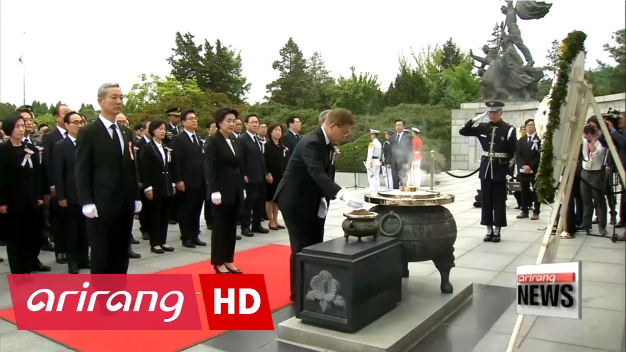 President Moon highlights patriotism in first Memorial Day speech - YouTube