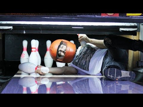 BOWLİNGE KAFA ATAN ADAM - DELİ Mİ NE?