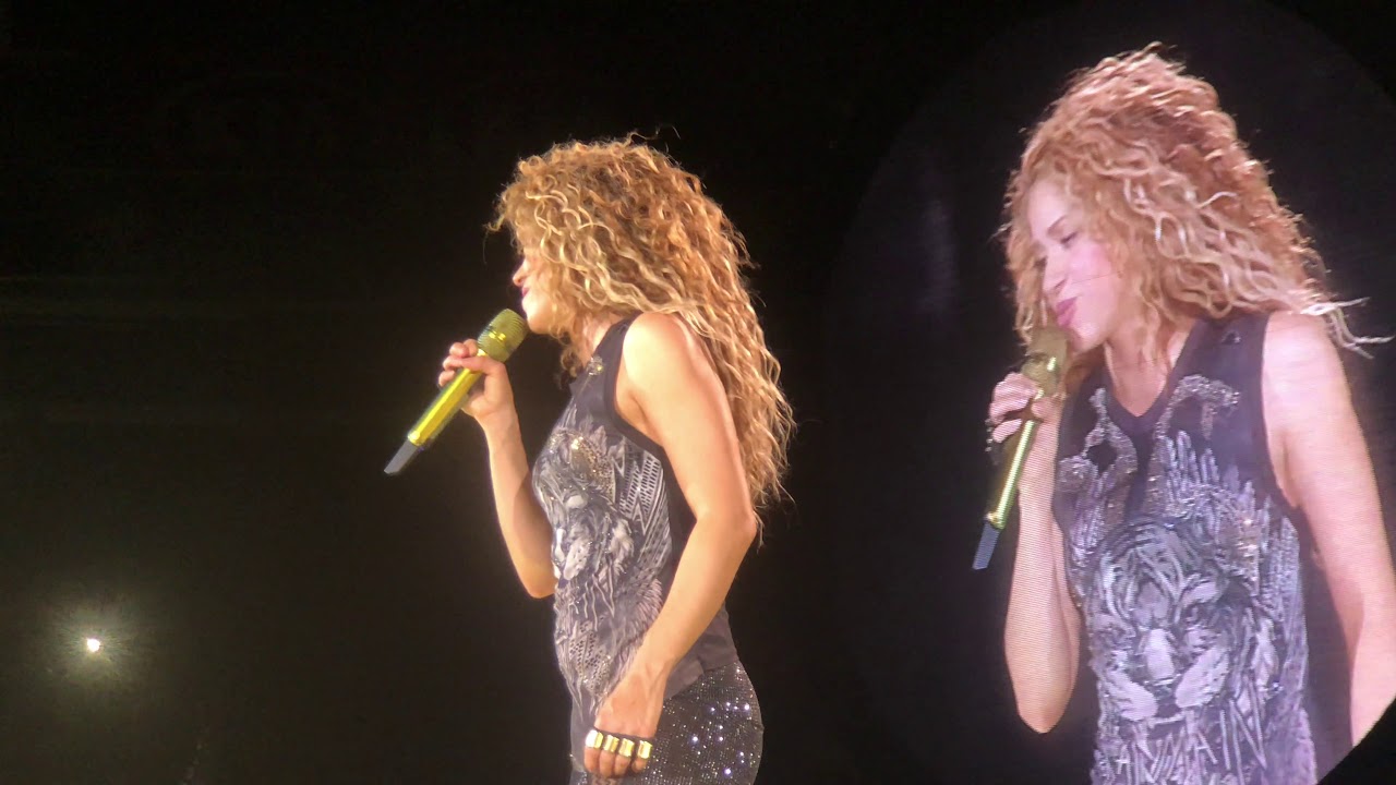 Shakira- Nada (Live in Orlando) - YouTube