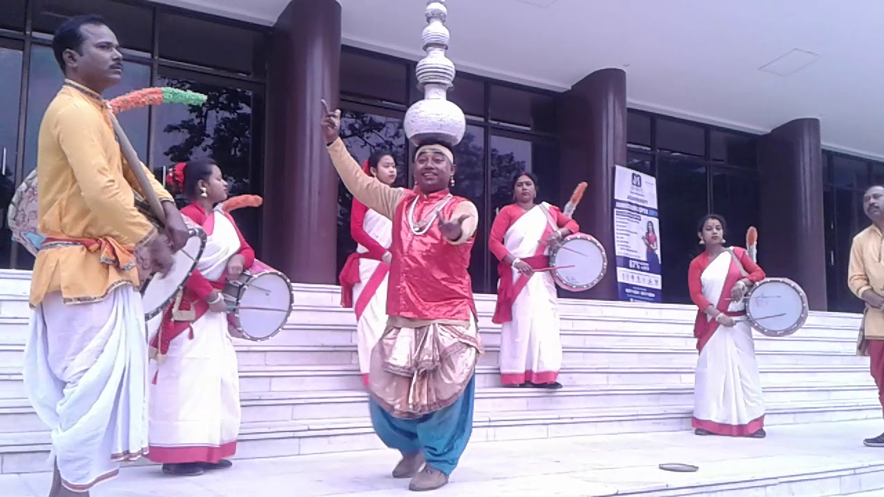 Female Eloquent Dhak players - YouTube