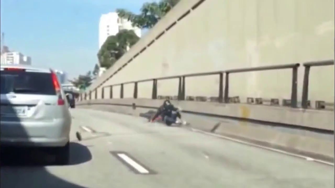 Motorcycle Road Rage Angry Biker Gets What He Deserves !! - YouTube