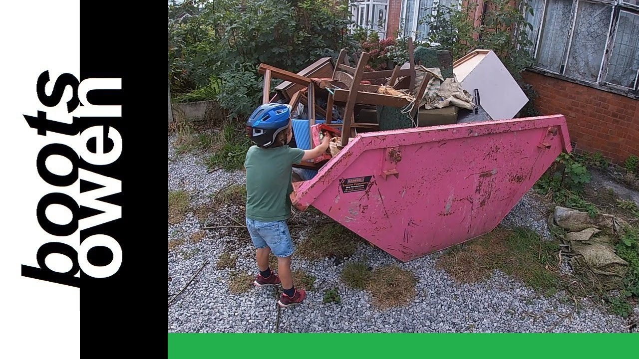 Street Scrapping 37 | Saturday afternoon skip diving for treasure - YouTube