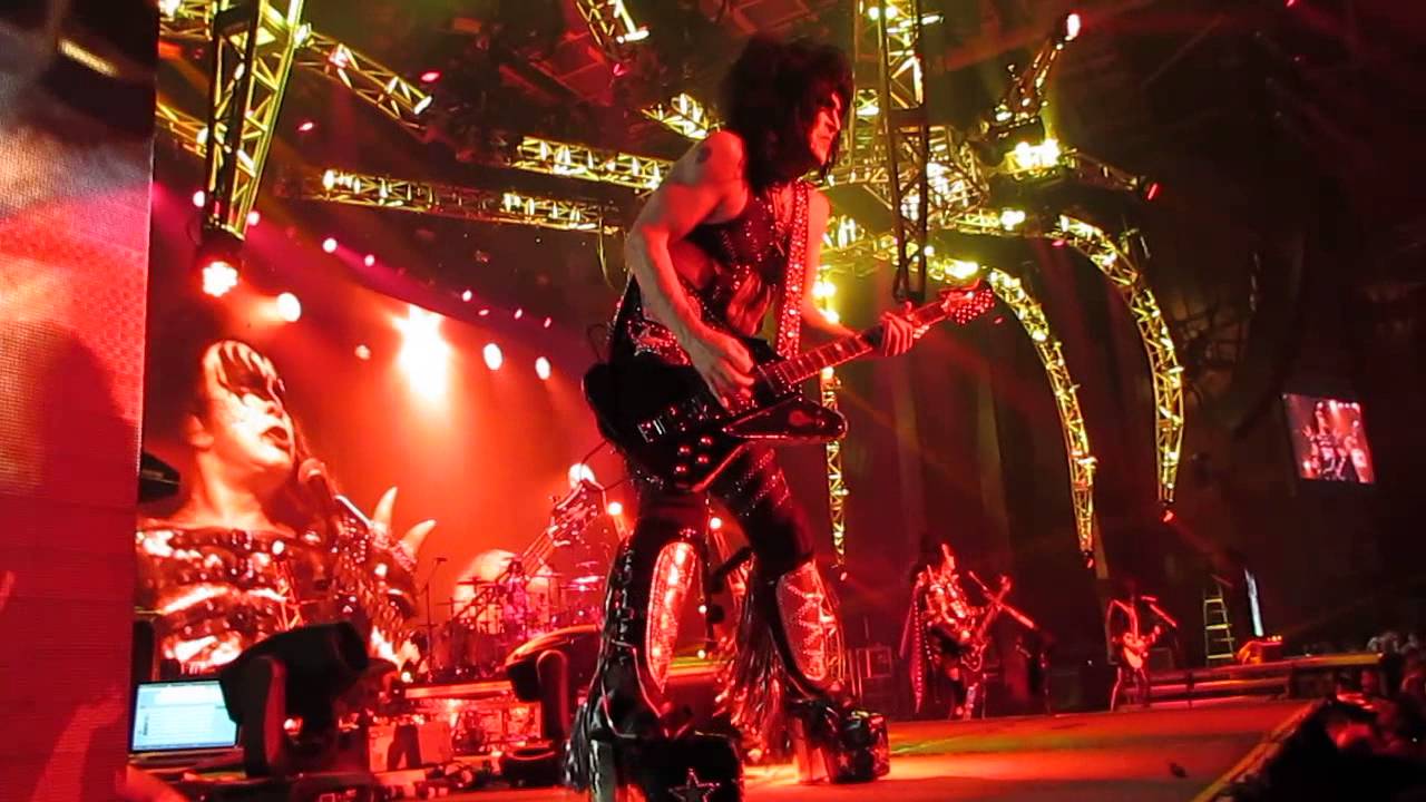 KISS War Machine Live Xfinity Center Mansfield MA 8-1-14 - YouTube