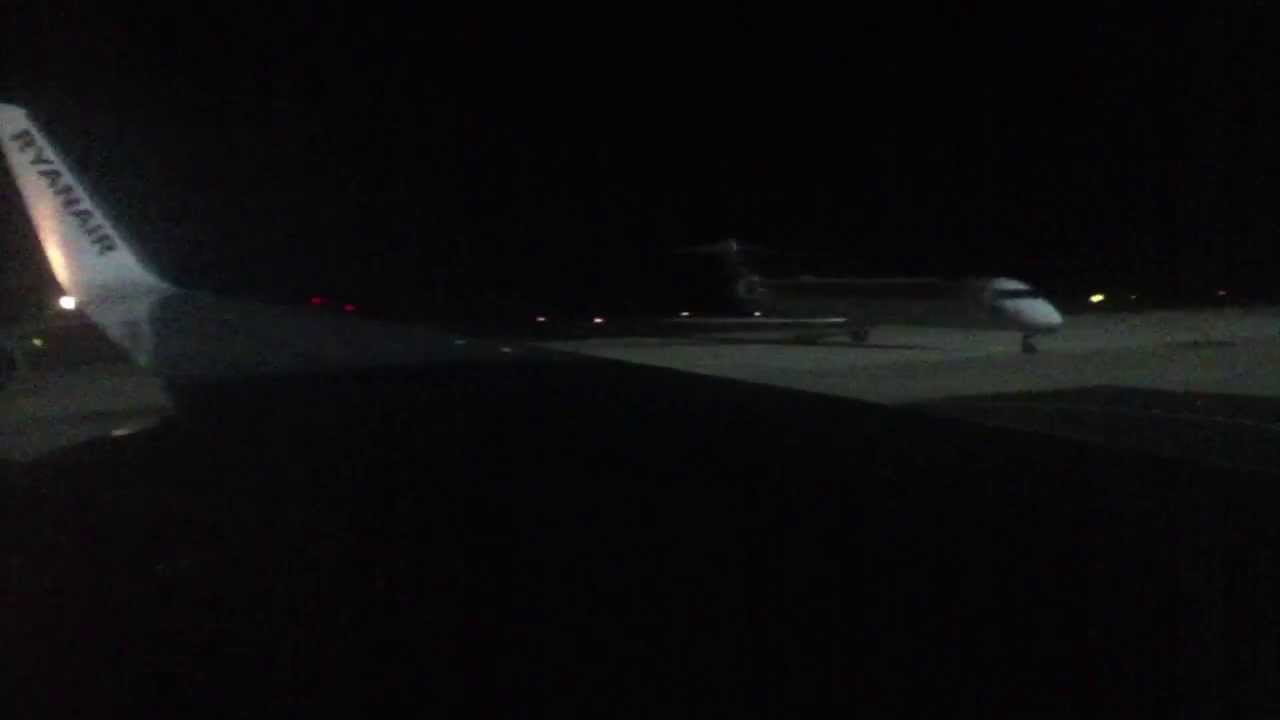 Ryanair Night Landing in Lanzarote - YouTube