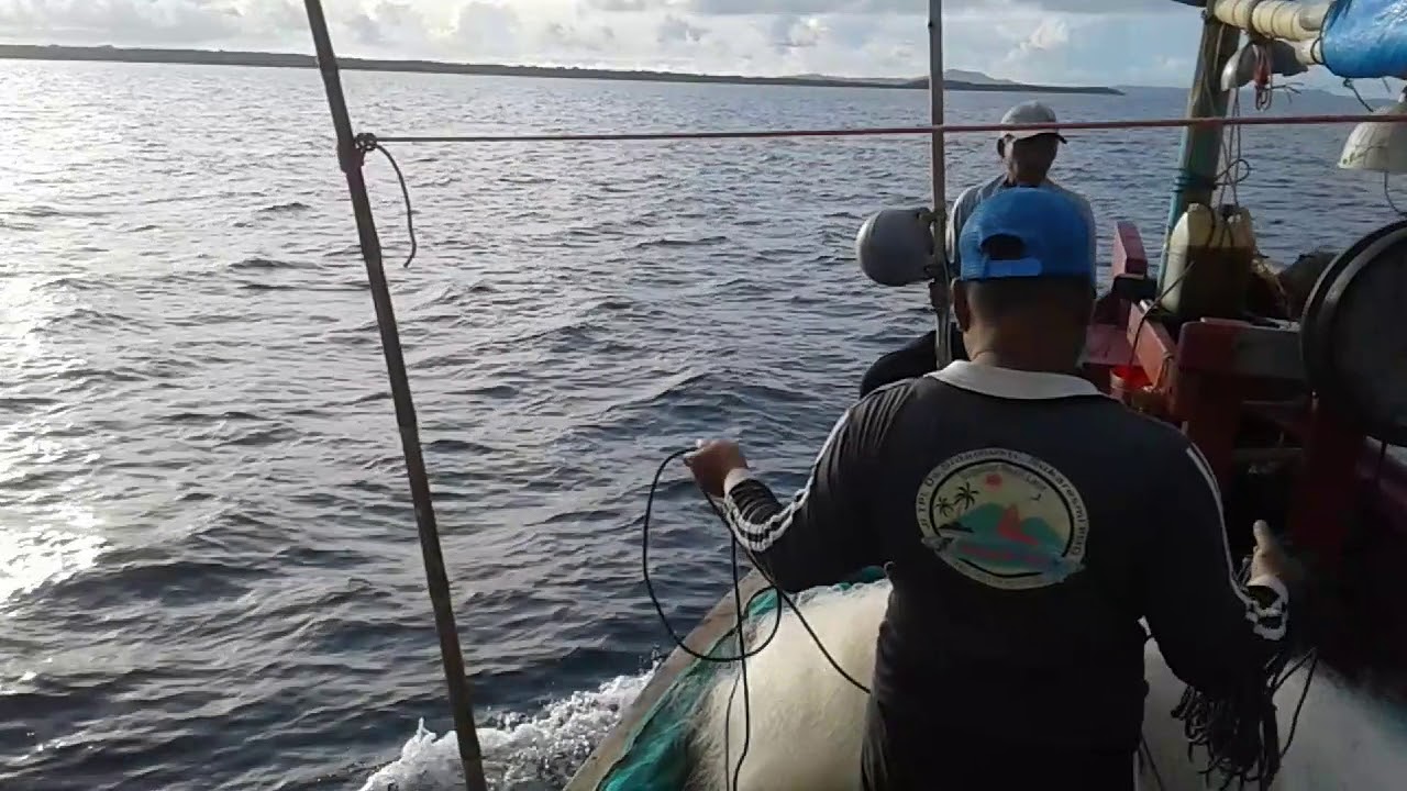 Cara Tabur Jaring Rampus "Nelayan Sidamukti Pandeglang" di perairan ...