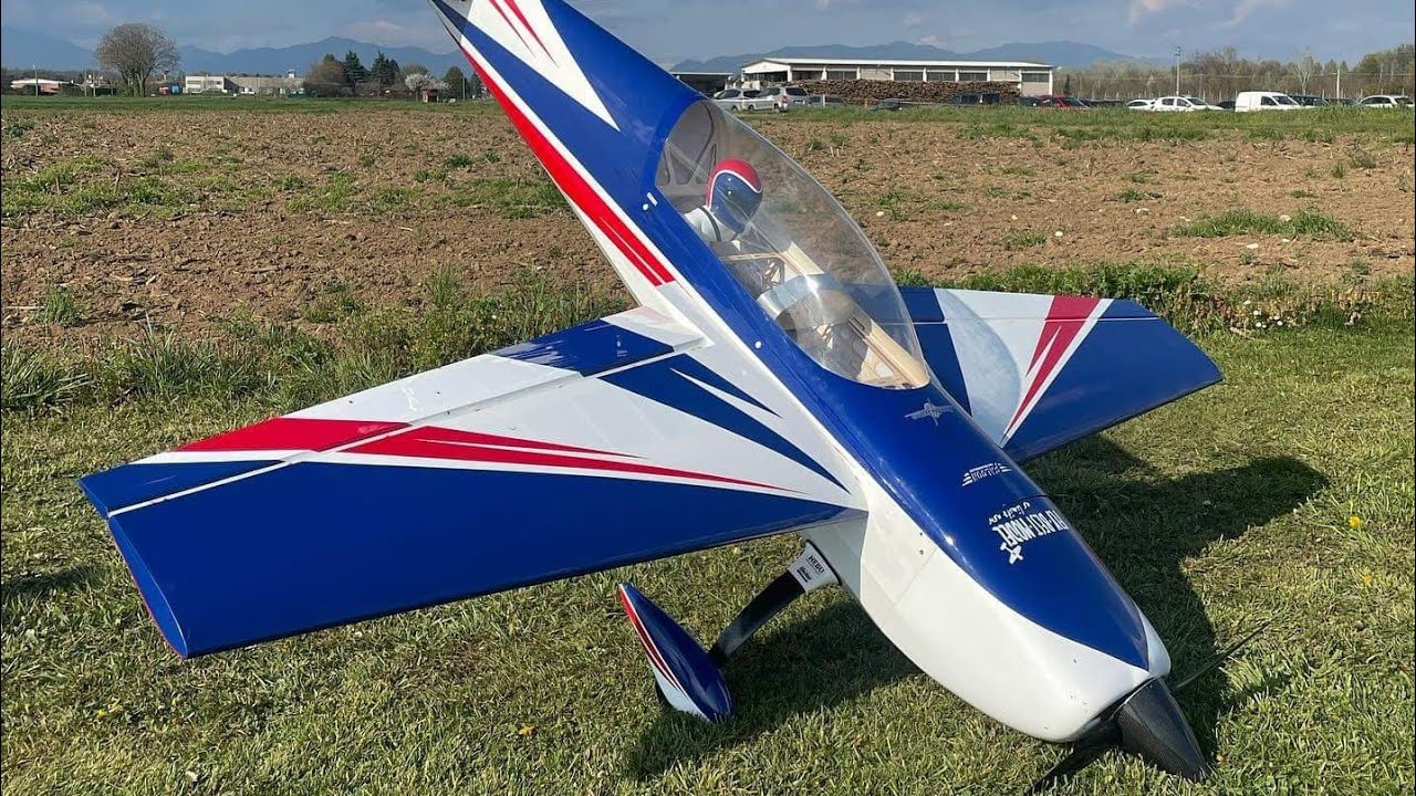 Extreme Flight Extra 300 104" V1 & DLE 130 - Pilot Ruben Alvarez - YouTube