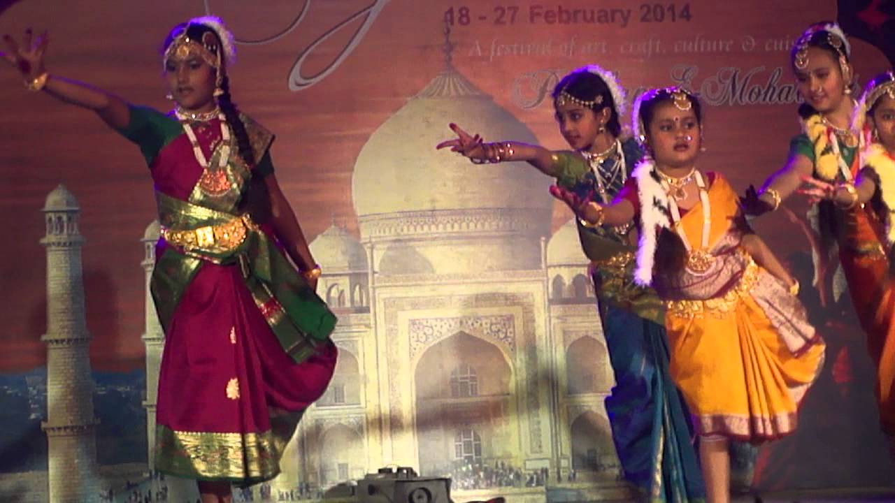 shana dance in taj mahotsav agra 2014 - YouTube