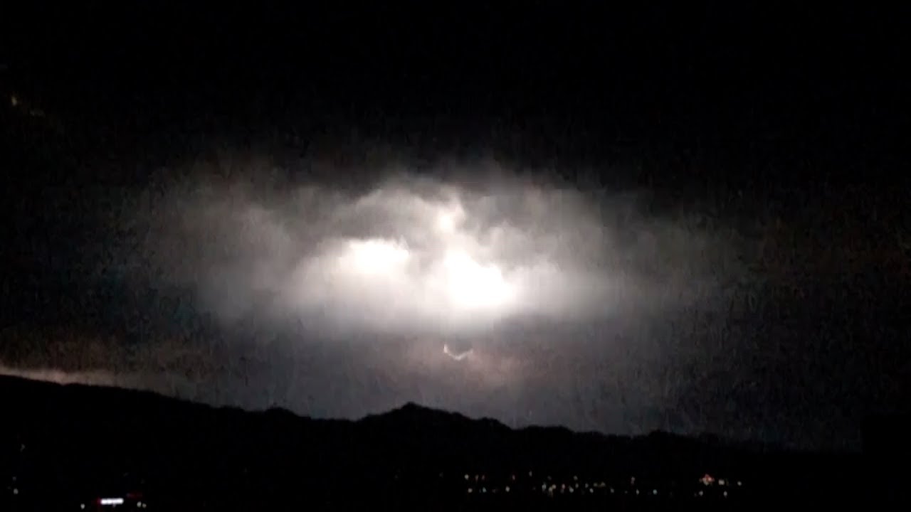 Footage: Incredible lightning show captured in Beijing - YouTube