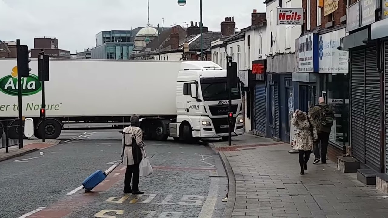 HGV Lorry Stuck UK Stuck Against a house Stockport Beddgelert village ...