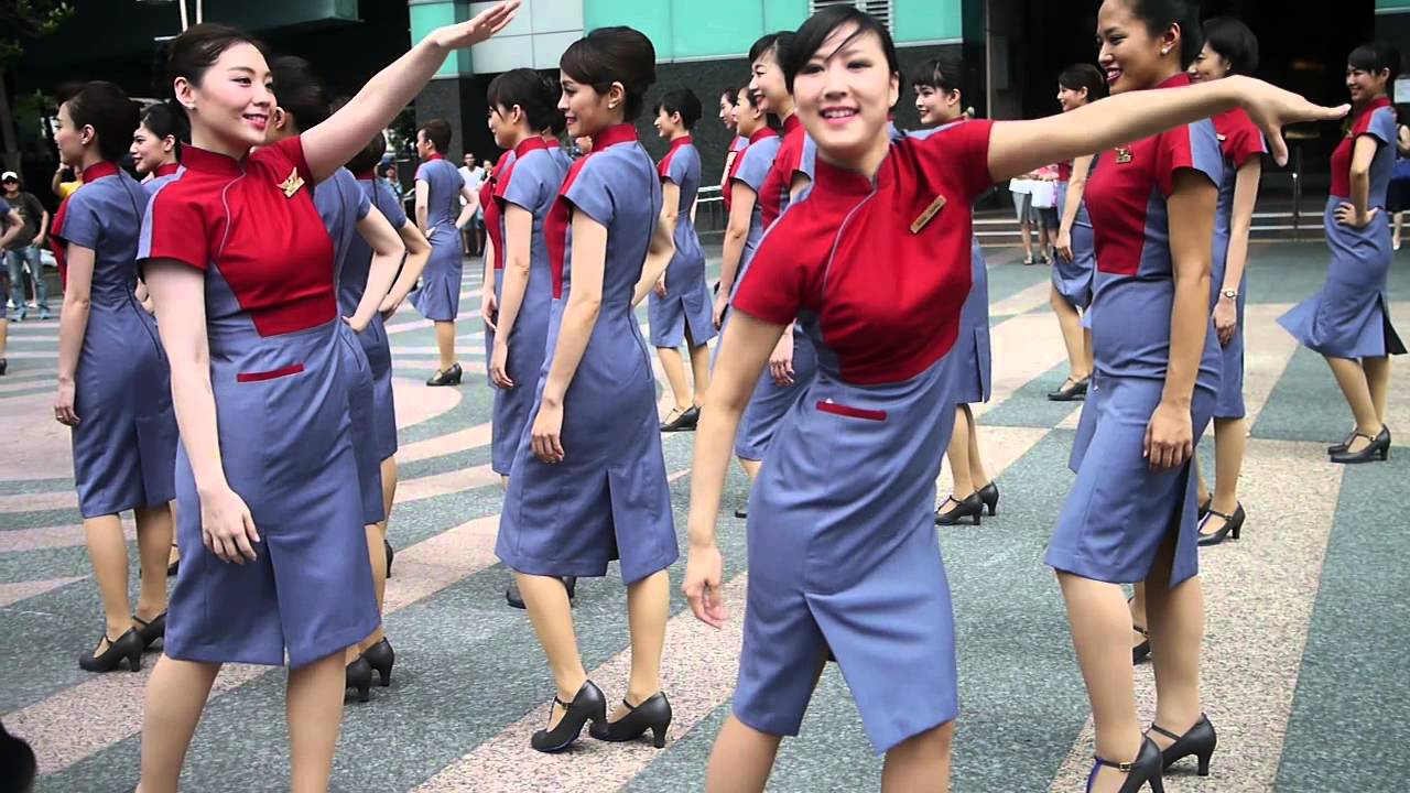 2015612華航快閃舞 - YouTube