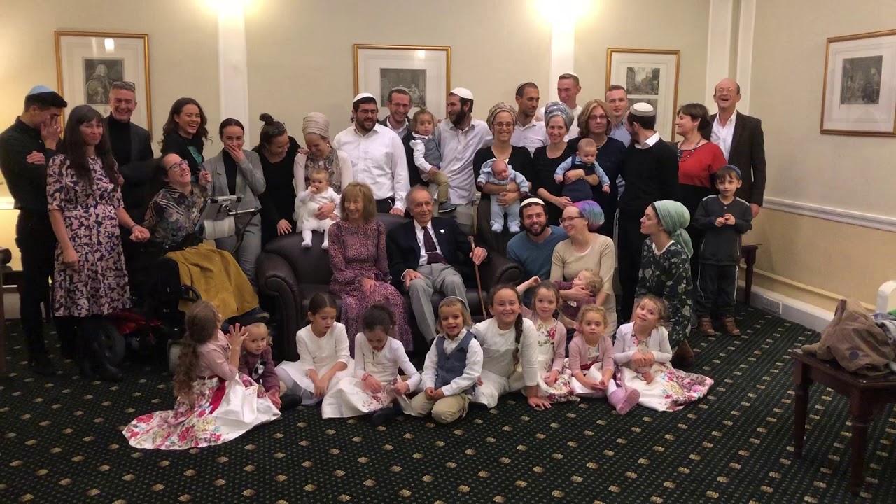 Behind The Scenes of THE Morris Family Photo: There's Always One ...