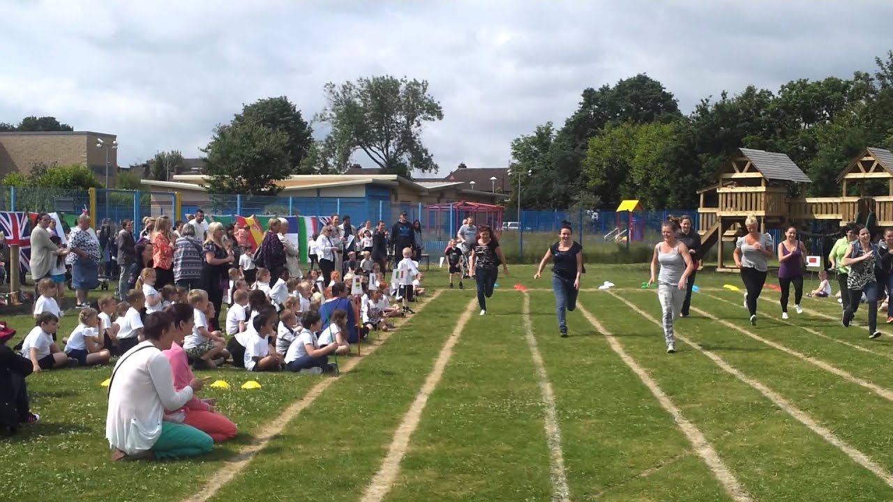 Sports day PARENTS RACE - YouTube