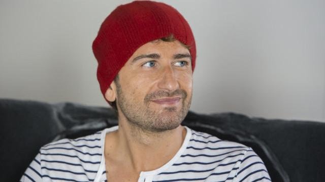 Alessandro Siani, tutto sul comico napoletano più amato - YouTube