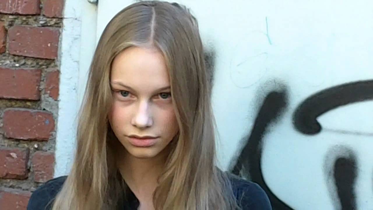 Top Model Olivia MINK @ FENDI show 24 september 2015 Milan Fashion Week ...