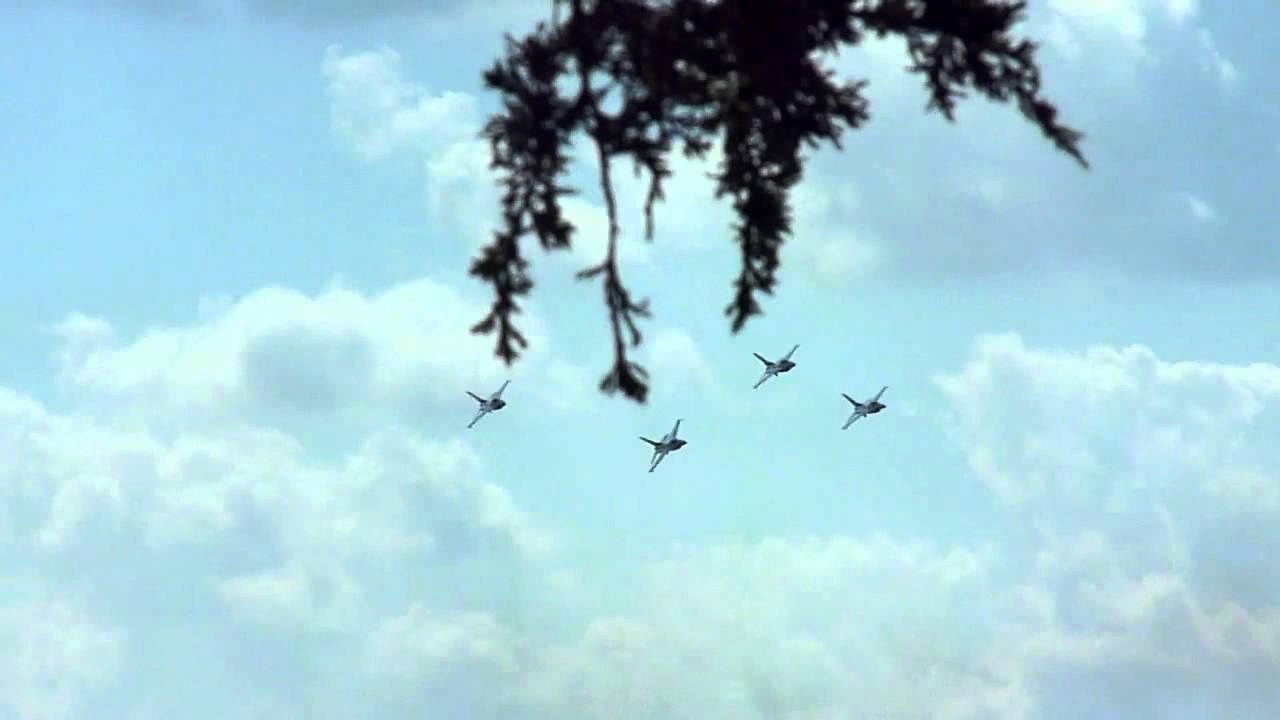 USAF Thunderbirds Bon Ton Roulle - Rockford Airfest 2010 - YouTube