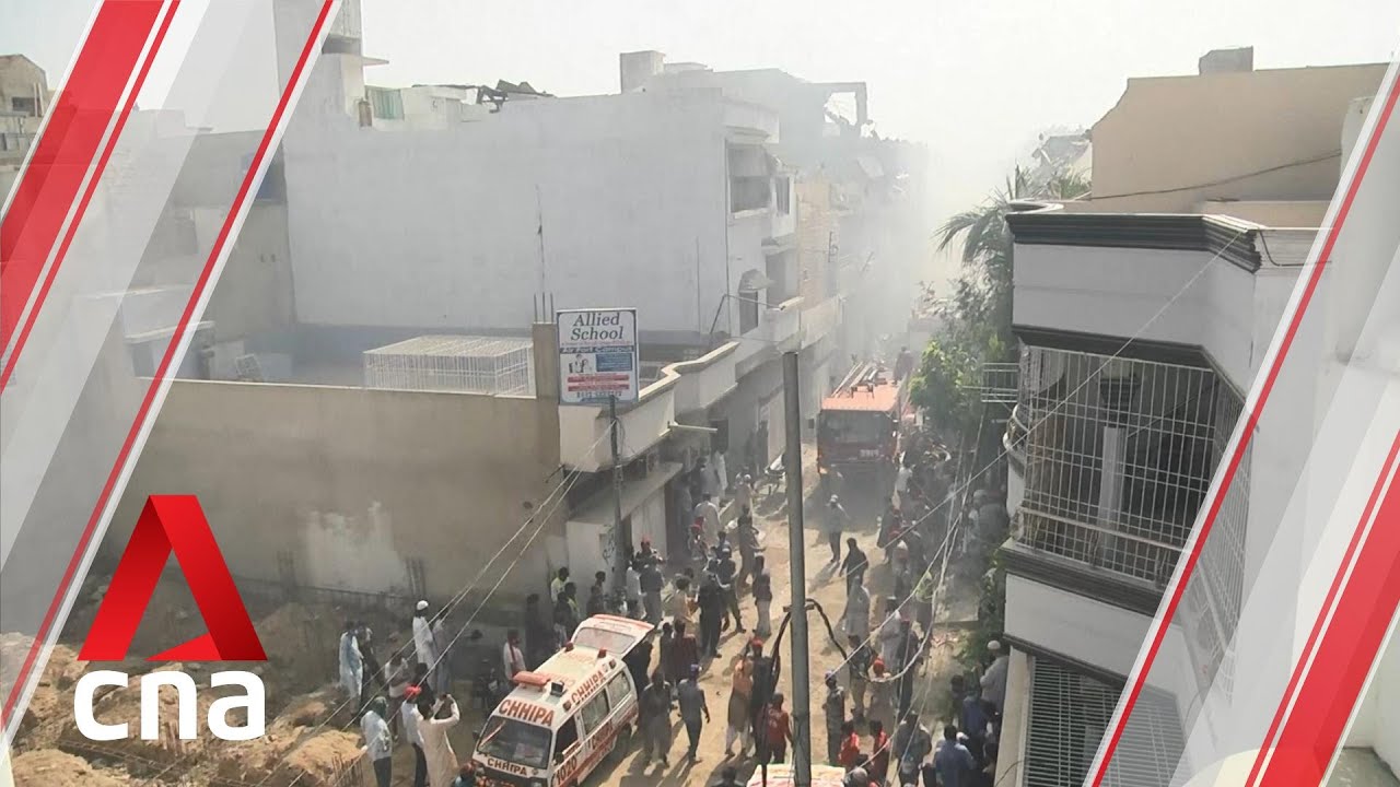 Aftermath of Pakistan International Airlines PK8303 crash in Karachi ...