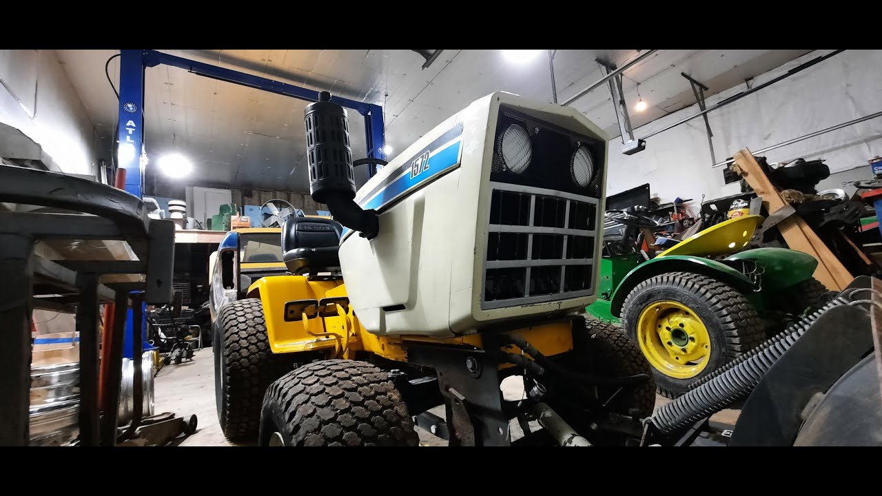 Cub Cadet 1572 Cold Start - YouTube