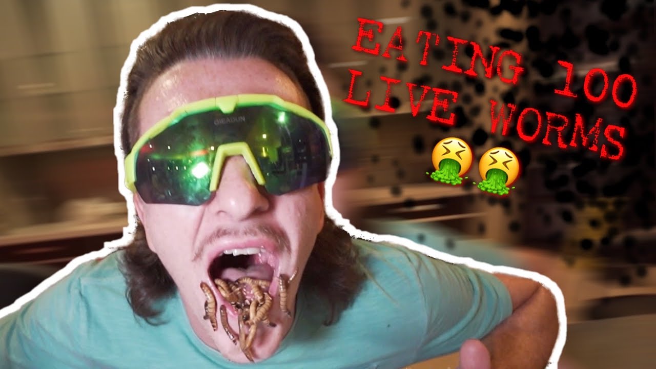EATING 100 LIVE WORMS - YouTube