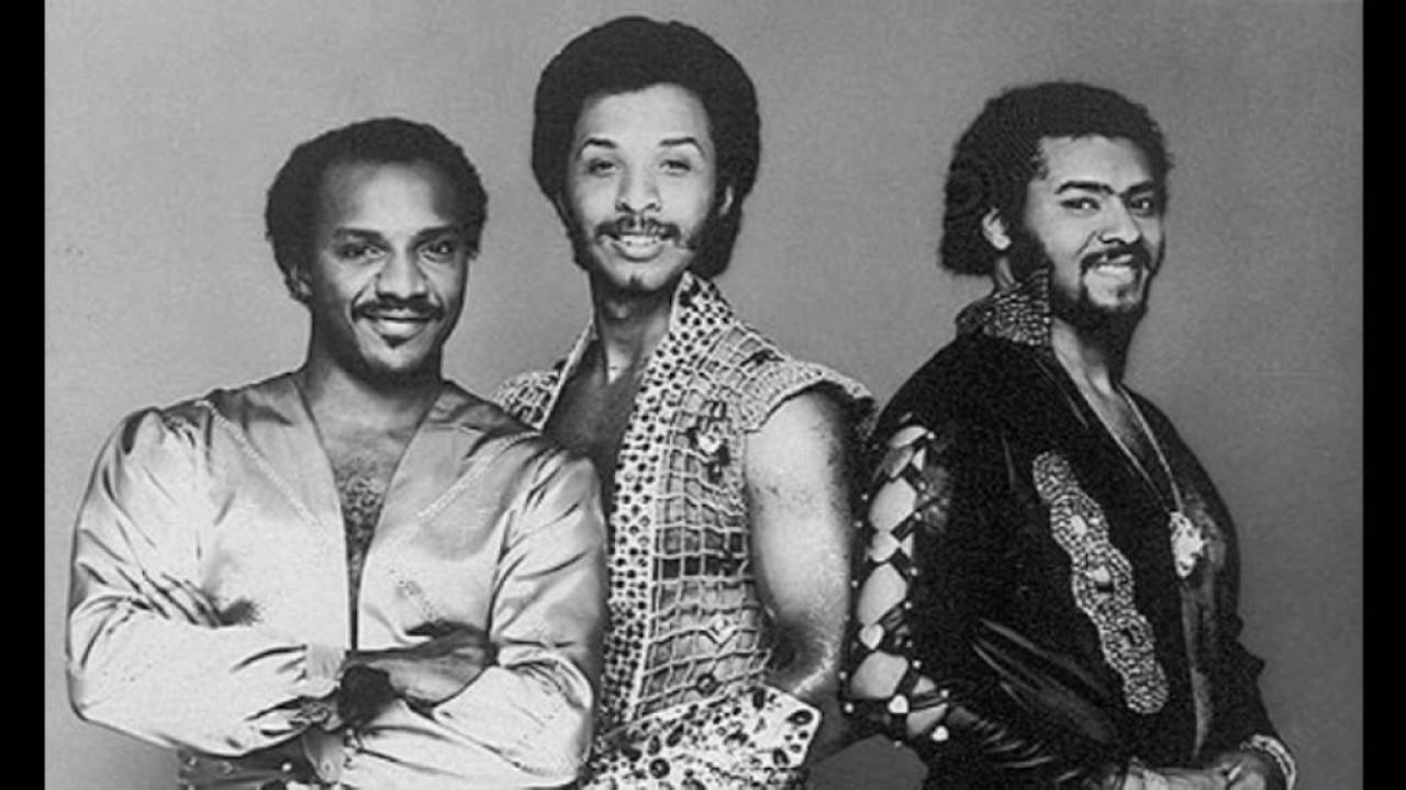 Gail Scott-Key's Entertainment Now with Chris Jasper - YouTube