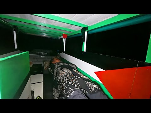 Petualangan mancing, masak, makan, tidur dan menjala di perahu.