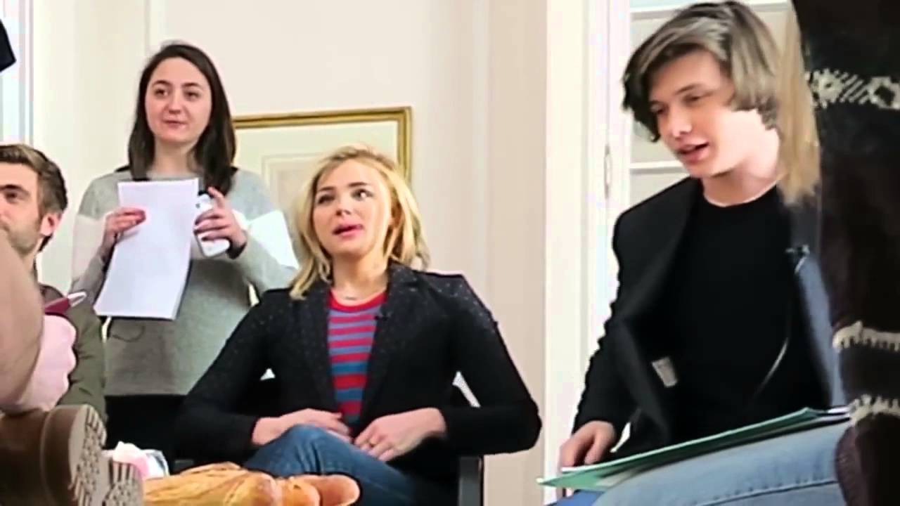 The 5th Wave cast behind the scenes of an interview || Chloe Grace ...