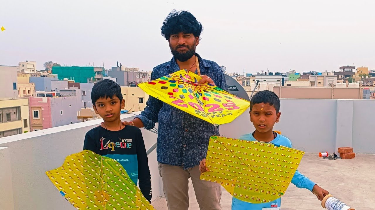 న్యూస్ పేపర్ తో చేసిన పతంగి ఎంత బాగా ఎగురుతుంది l Puli Venkat vlogs ...